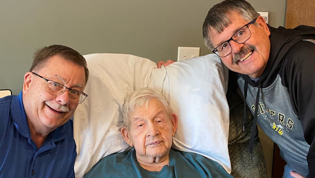 Raymond Post 420 visits WWII veteran on his birthday - The Minnesota Legionnaire