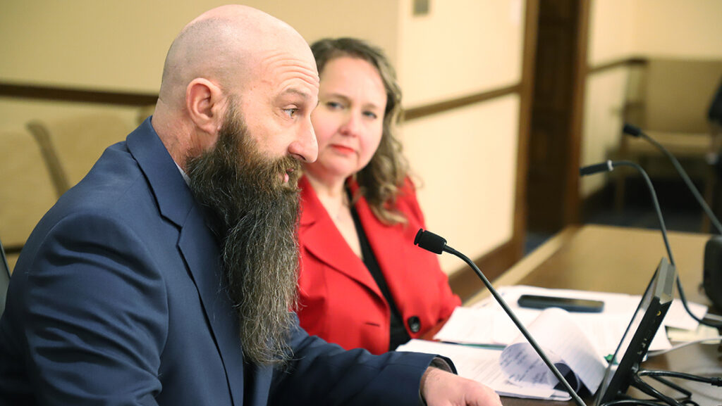 Claim shark bill advances out of Minnesota House veterans affairs ...